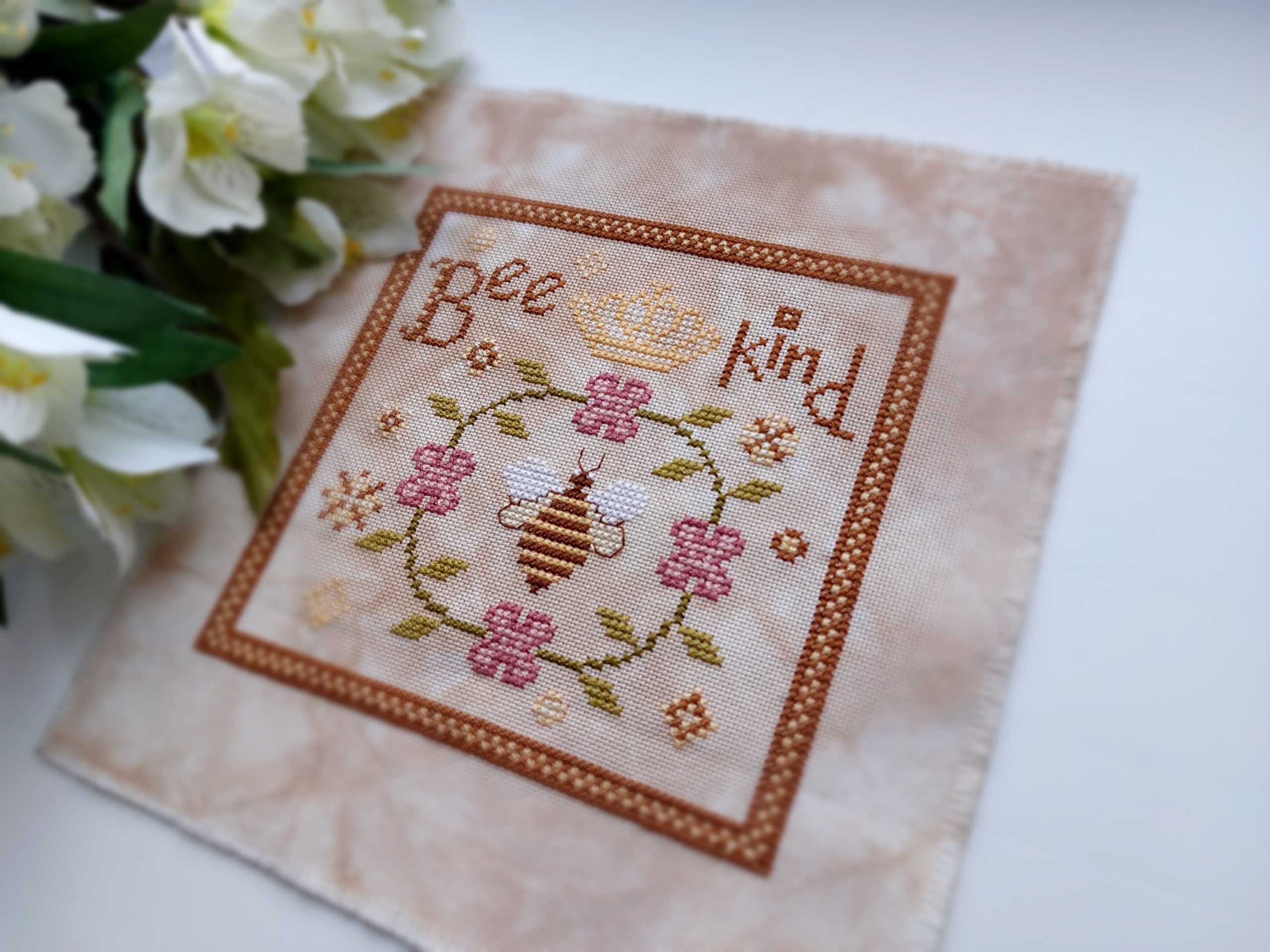 Bee Kind cross stitch pattern pdf, Bumblebee embroidery
