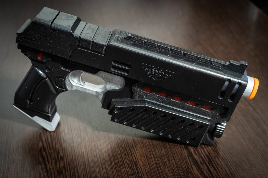 Judge Dredd Lawgiver cosplay prop gun - Crealandia