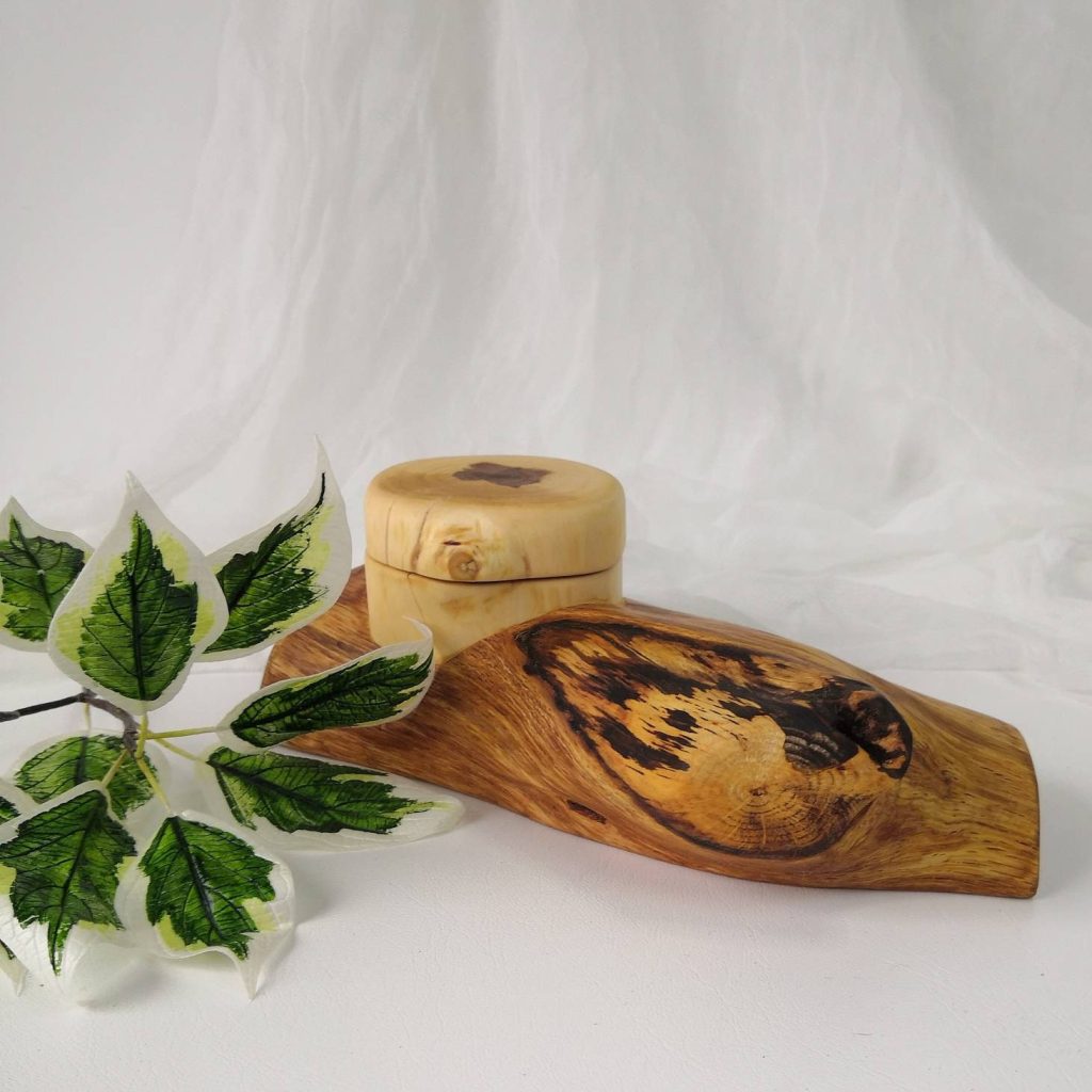 Small handmade oak box on a stand - Crealandia
