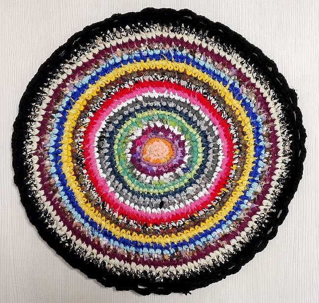 Knitted Handmade Round Rag Rug. Country style. Rustic decor