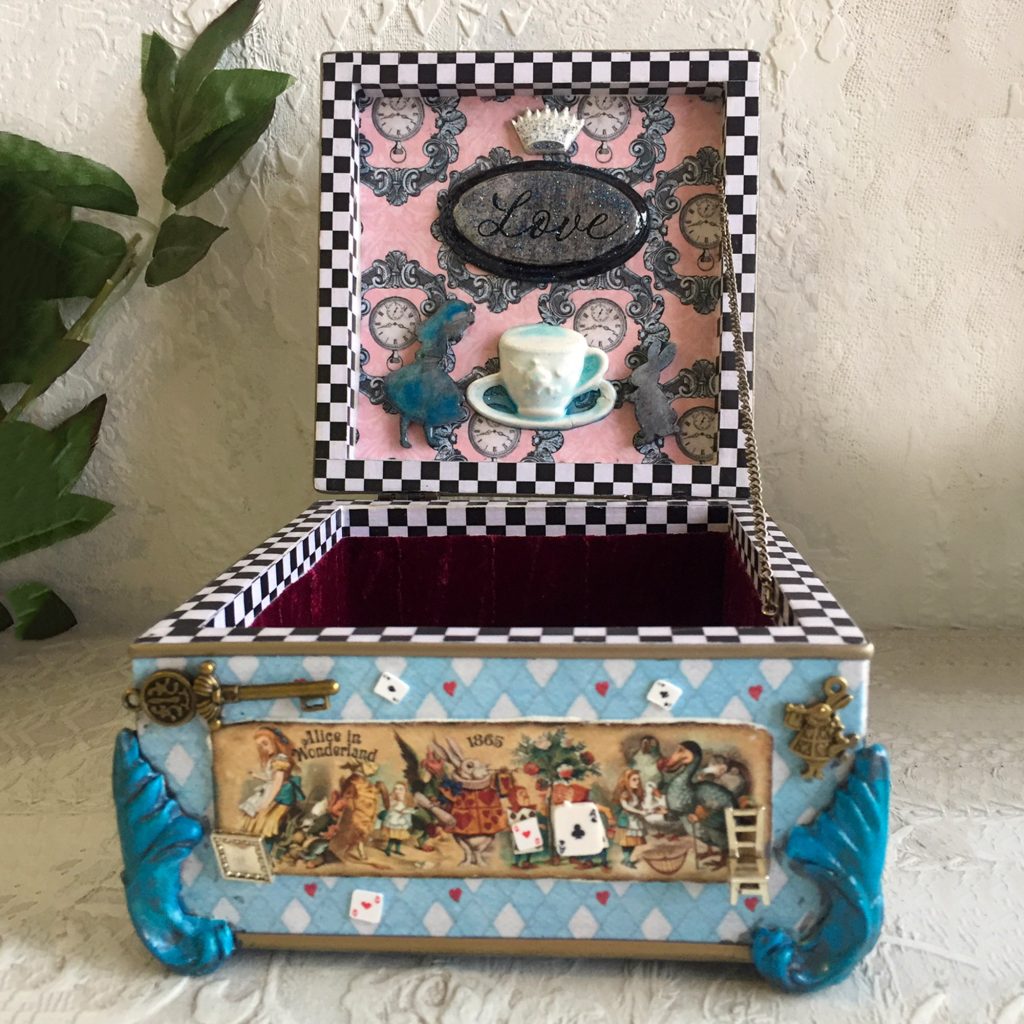 Blue jewelry casket, Alice in Wonderland, White rabbit