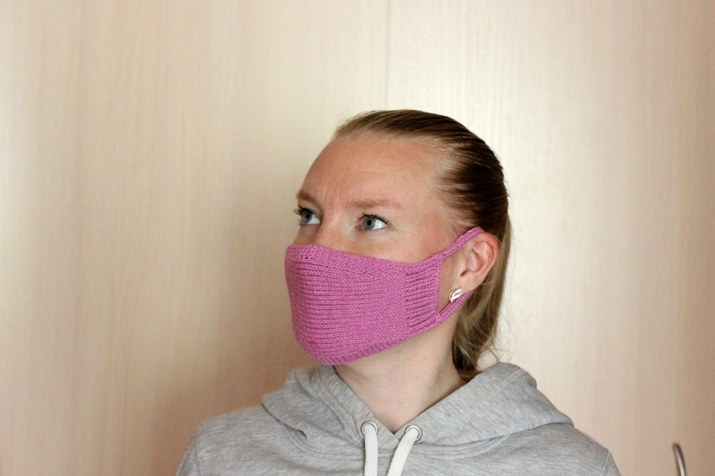 Easy knit mask pattern - Crealandia