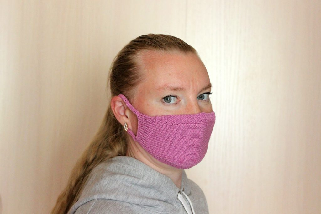 Easy knit mask pattern - Crealandia