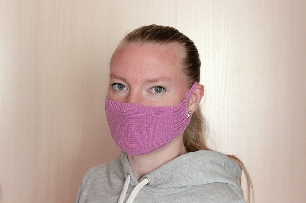 Easy knit mask pattern - Crealandia