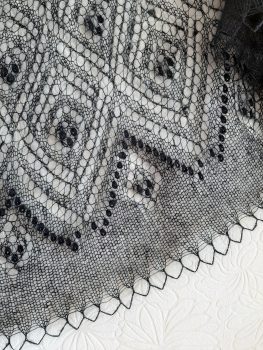 Lace shawl knitting pattern Crescent style shawl wrap - Crealandia
