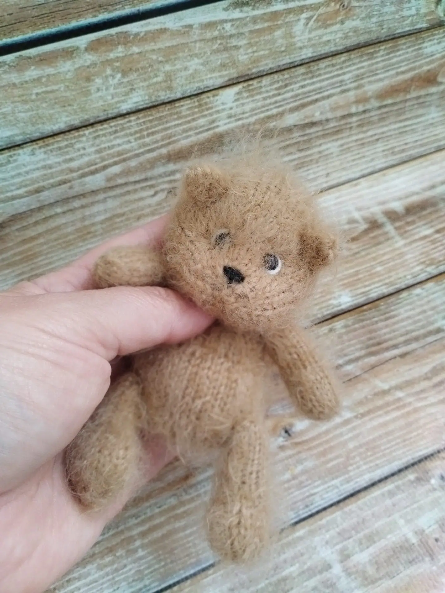 Wonderful toys in the hand (bunny, teddy bear) - Crealandia