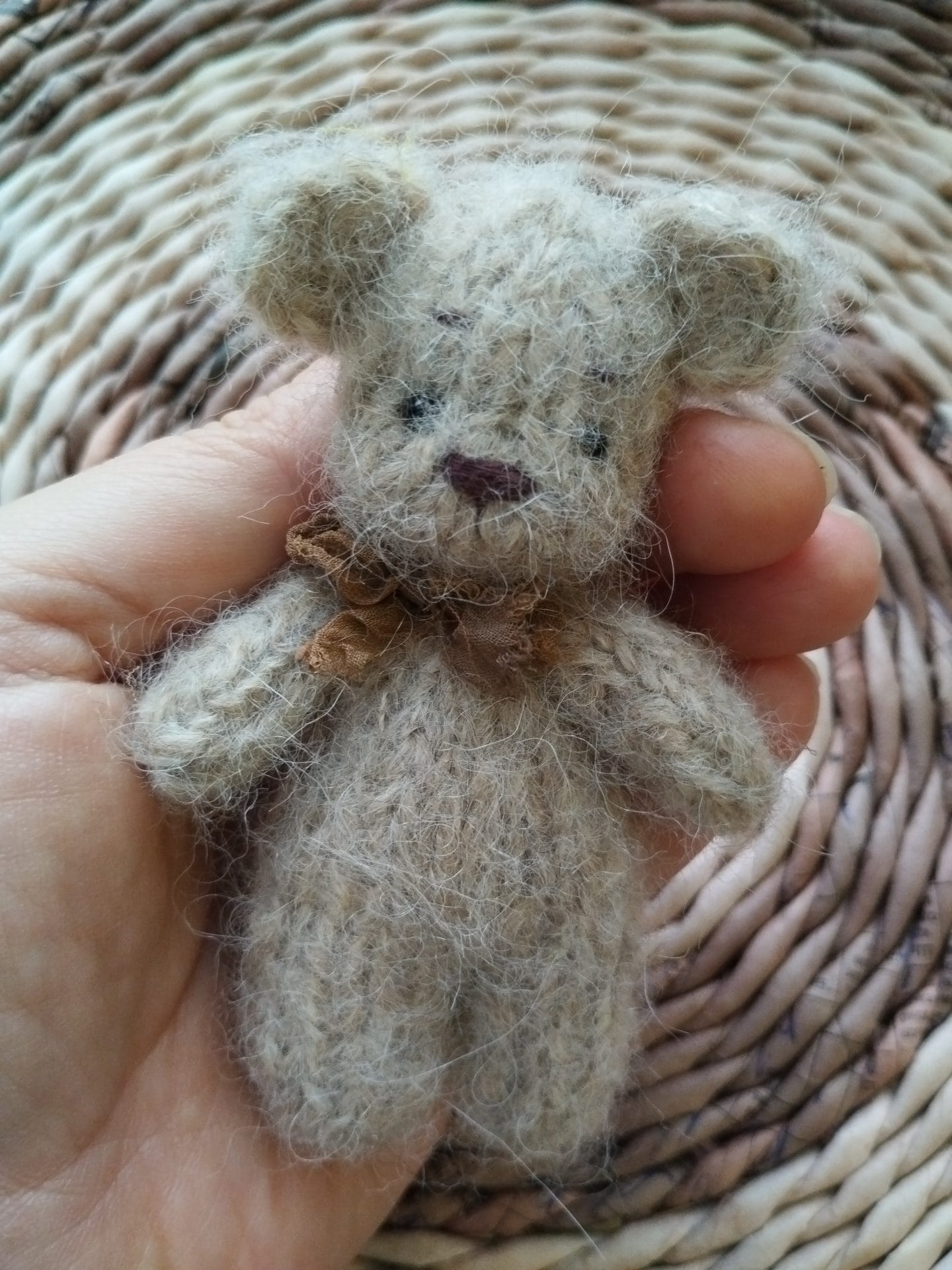 Wonderful toys in the hand (bunny, teddy bear) - Crealandia